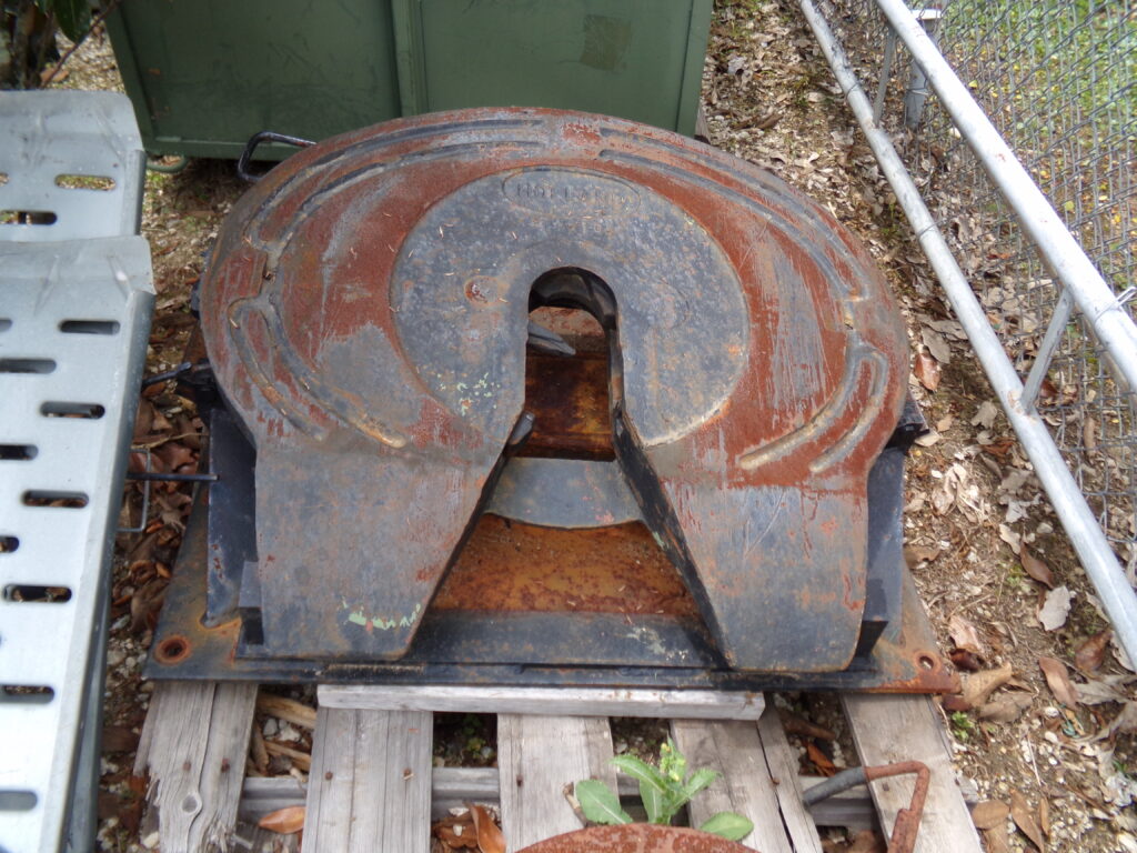 Holland 5th Wheel Assembly – Military Truck Depot